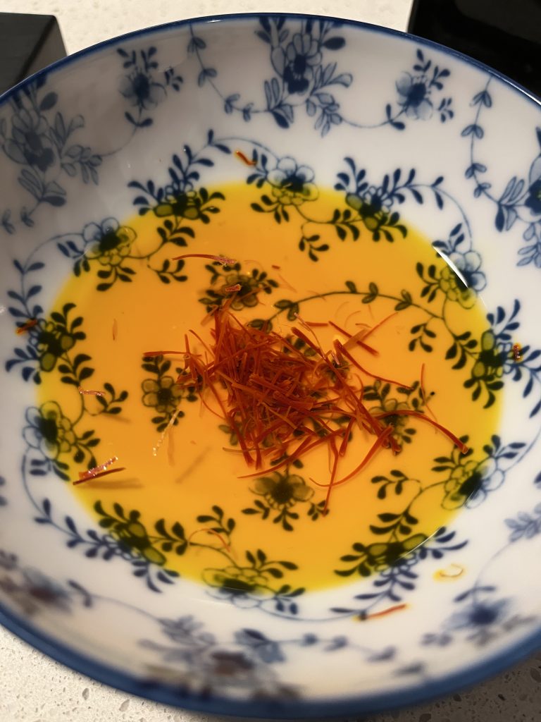 Tahdig lige sammen og få styr på de ris - Iranske crunchy safran ris.