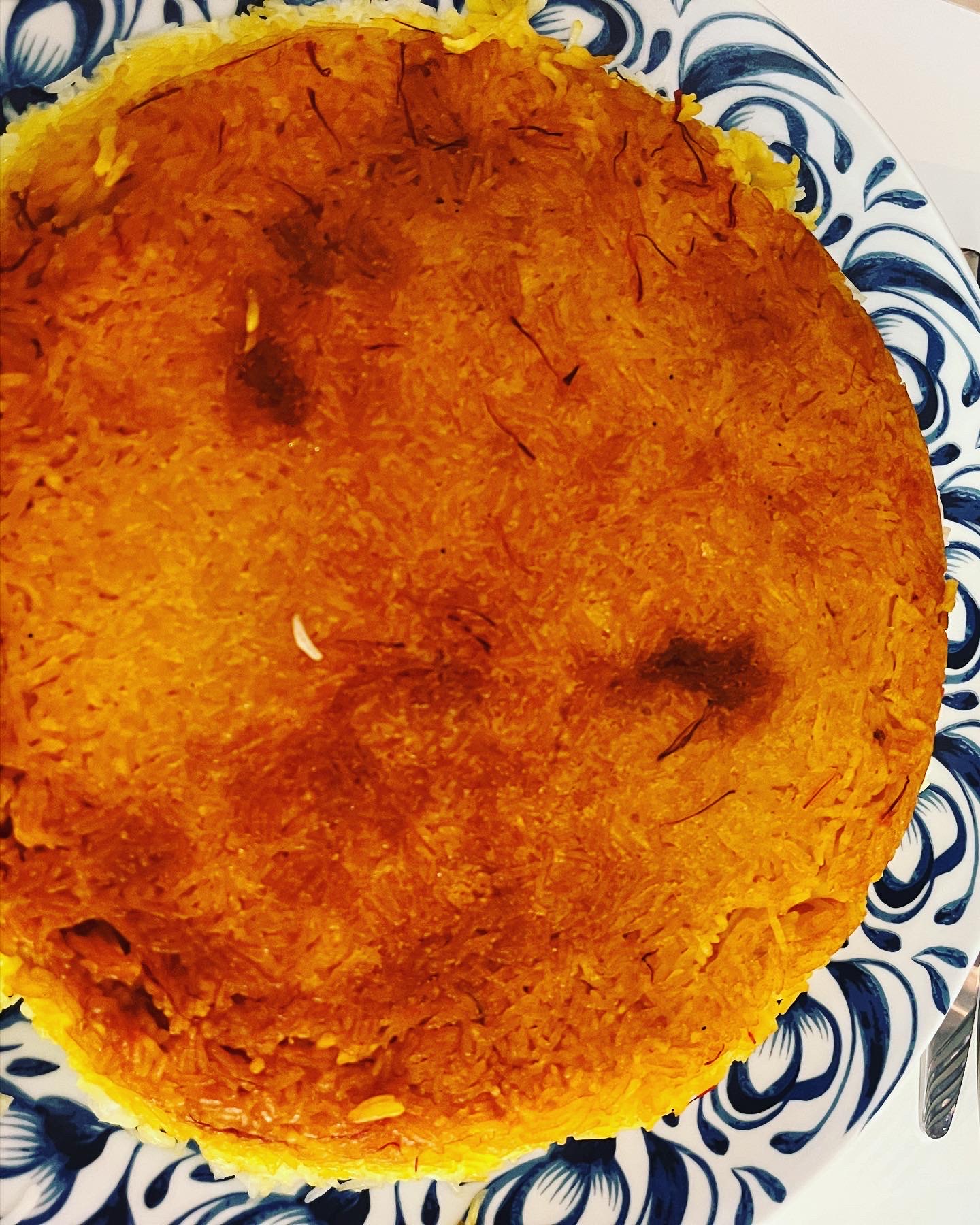 Tahdig lige sammen og få styr på de ris - Iranske crunchy safran ris.